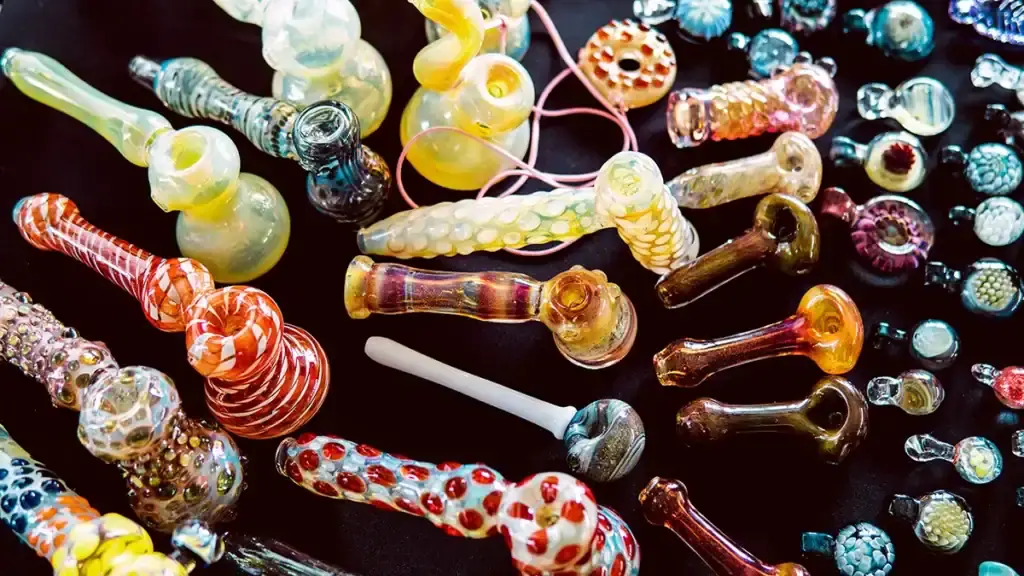 Beginner's Guide to Smoking Weed with a Cannabis Pipe